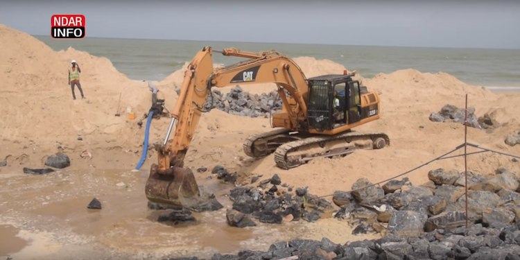 Saint-Louis : La digue de protection côtière réalisée à 53% – vidéo